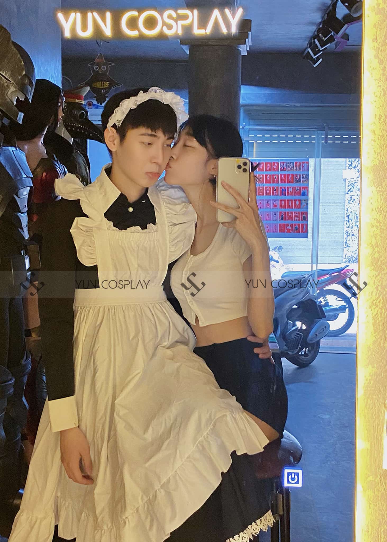 Maid dài - Hầu gái Châu âu dài tay